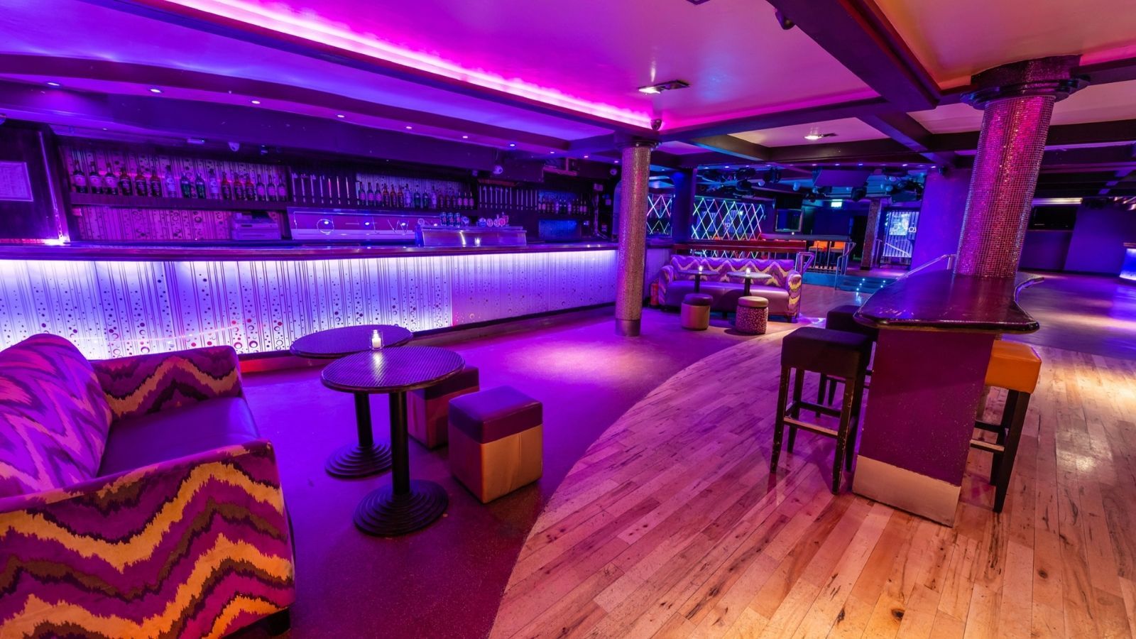 Dtwo Bar, Garden and Club | Backyard BBQ and Beer Garden