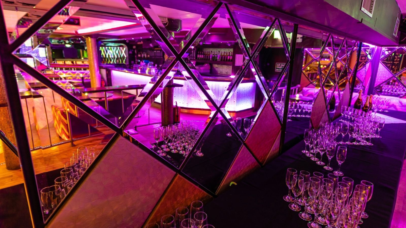 Dtwo Bar, Garden and Club | Backyard BBQ and Beer Garden